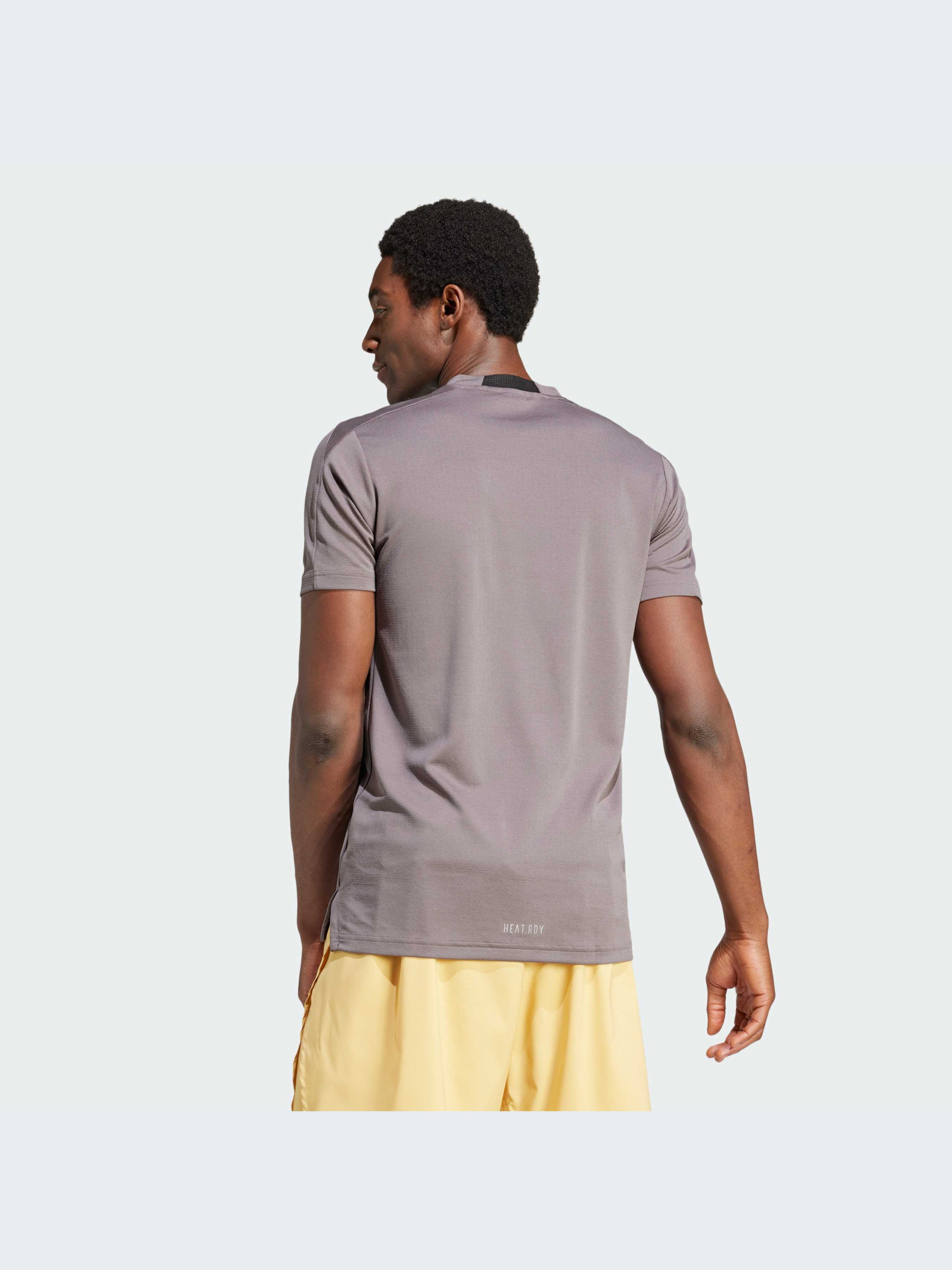 Футболка спортивная adidas IS3743-KZ для мужчин, цвет: Коричневый ...